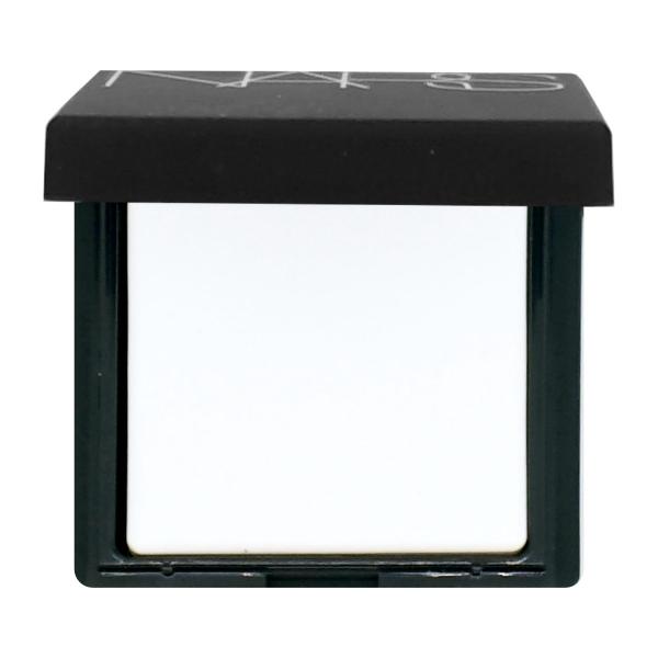 ライトリフレクティング セッティングパウダー プレストは、ファンデーションの仕上がりを良くし、メーキャップを長持ちさせる無色のパウダー。フォトクロミックテクノロジーを採用したシルクのようなパウダーは、光を拡散させ、一日中変化するさまざまな光...