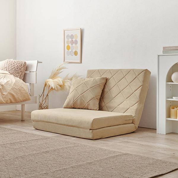 座面を広げると簡易ベッドに。コンパクトサイズでワンルームにも置きやすく、背もたれのキルティングデザインが可愛いソファベッド。【注意事項】・販売ページ内に記載しております通り当該商品はメーカー取り寄せ商品となります。流動在庫となりますため事前...