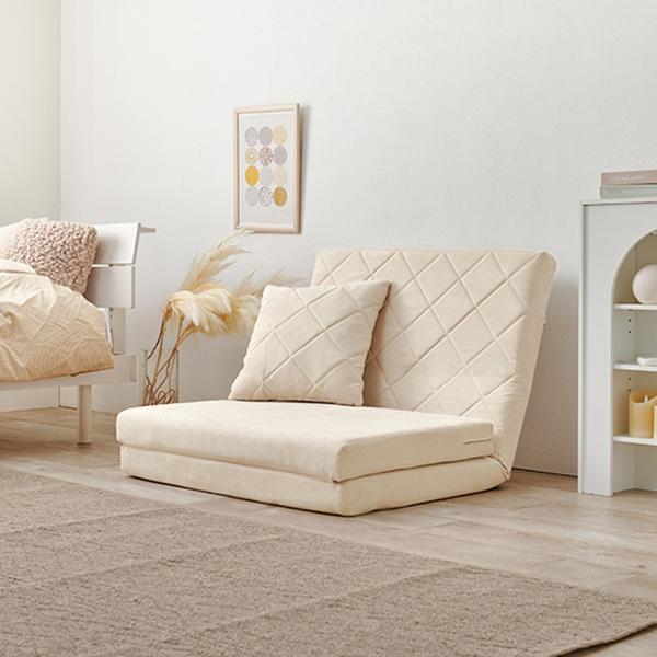 座面を広げると簡易ベッドに。コンパクトサイズでワンルームにも置きやすく、背もたれのキルティングデザインが可愛いソファベッド。【注意事項】・販売ページ内に記載しております通り当該商品はメーカー取り寄せ商品となります。流動在庫となりますため事前...