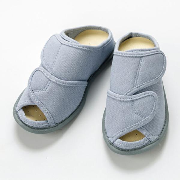 甲が全開するオープンタイプで履きやすく、歩きやすい介護用ルームシューズの定番。