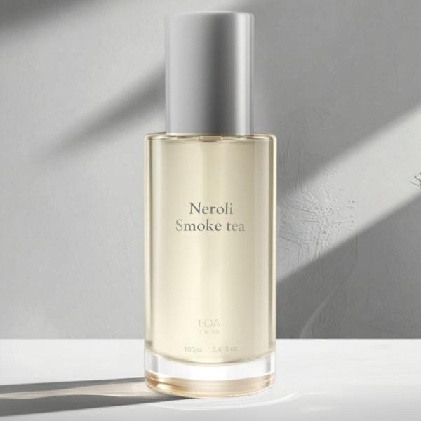 ボディーヘアーハンドネイルケア、フレグランスとして使用できる、天然由来のオイルで調合した、香りが持続するperfume oilライン。ネロリの気品に満ちた華やかさと、ベルガモットやレモンが織りなすシトラスの煌めきで幕を開けます。時間の経過と...