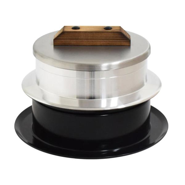 昔ながらの「かまど炊き」を再現。 日本の歴史が生んだ、伝統の調理器。 釜がご飯をおいしく炊き上げます ご家庭のガスコンロで簡単においしくご飯を炊くことができる、本格的な釜のセットです。熟練職人の手でひとつひとつ丁寧に造られた特性釜と、圧力蓋...