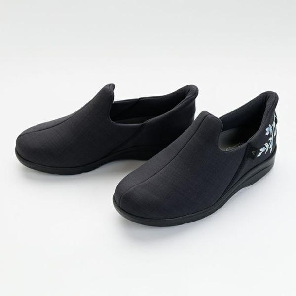 履きやすい 脱げにくい 脱ぎやすい。靴べらを使用した時のようにスムーズで履きやすい。靴底しっかり素材でちょっとした外出にも♪