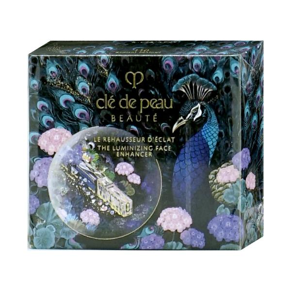 表情を美しく際立たせるハイライティングパウダー