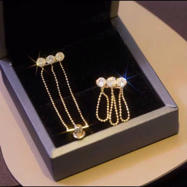 1セット1ペアカラー：シルバー・ゴールド2way 長くも短くも両タイプで使えます素材：キュービックジルコニア・ボールチェーンショート状態：20mm ロング状態：47mm宝飾用ボックスは付いておりません