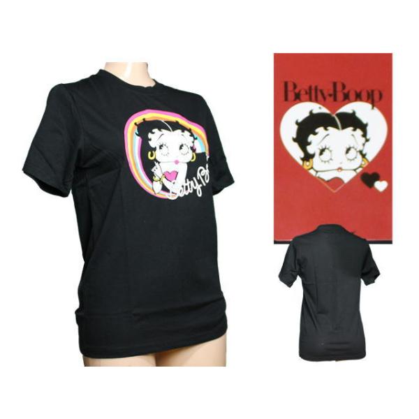 ベティのTシャツ。   程よい厚さの生地感で、暖かい時期は1枚で、  肌寒い季節はシャツやパーカーのインナーとしてもオススメ。ボディはやわらかく手触りのよい綿素材。  ロングシーズン着回せるアイテムです。 *国内正規ライセンス取得商品  P...