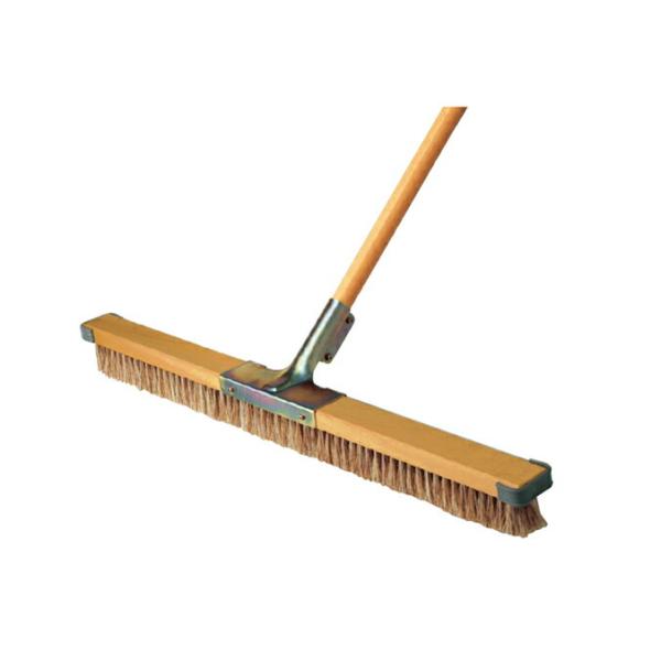 体育館や廊下などのゴミ類を押し集めて清掃できます。サイズ：幅約600　全長約1470mm重量：約1900g毛の長さ：約55mm（奥行約45mm）材質：ハンドル・甲：天然木（φ約30mm）、ヘッド：スチール、毛：パキン40％・パーム30％・P...