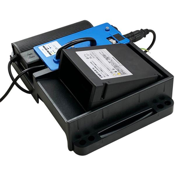 ペンギンワックス製品専用Li-ionバッテリー充電器です。製品データ商品名：Li-ionバッテリー充電器CLQ-1N入力：AC100V 270VA出力：DC29.4V 8A周波数：50/60Hz共通寸法：400×262×140mm重量（電源...