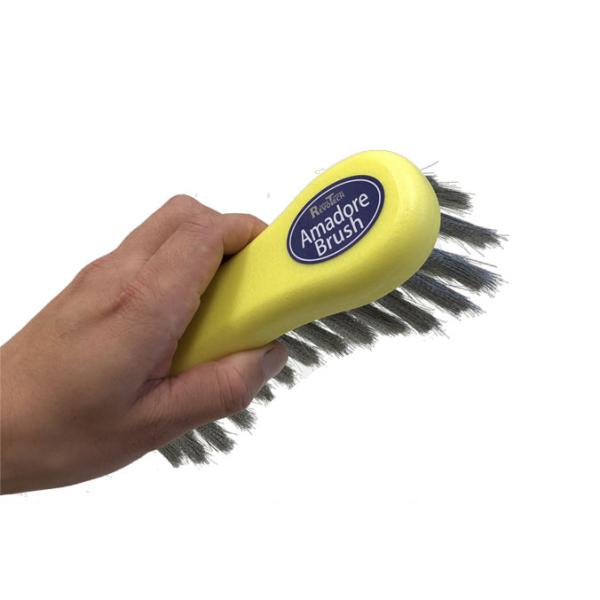 タイネックスはメーカー生産終了となりました。洗浄力、作業性を徹底的に追求し生まれ変わったアマドーレブラシ。