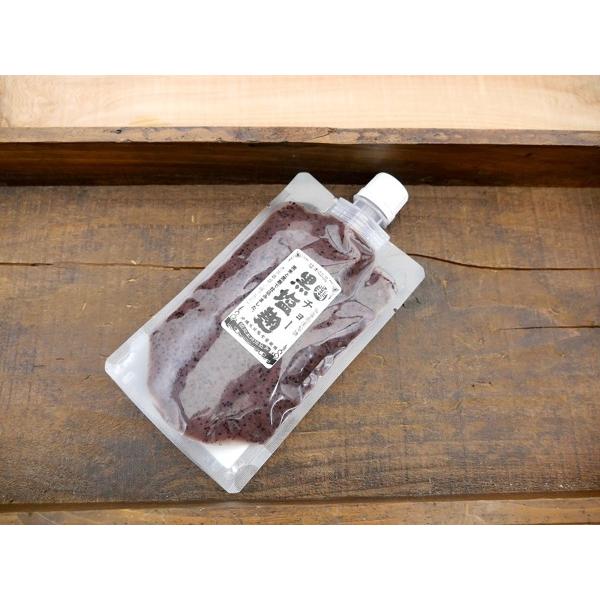 黒麹と黒もち米を本格発酵させて出来ました。鶏肉のたんぱく質を分解し柔らかくして、黒麹の天然クエン酸が鶏肉の旨みを最大限引き出し、粒を無くす事で素材に浸透しやすくなって、短時間で美味しくなります。沖縄の塩 シママースを全量使用し熟成させて出来...