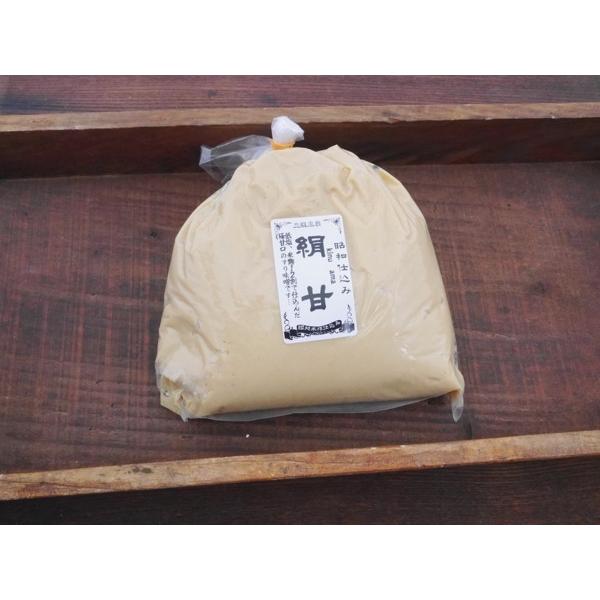塩分を極端に抑えて、米麹をたっぷり加えた白味噌です。すり味噌タイプになります。塩分が少ないので保存期間は少々短く、冷蔵庫で6ヶ月を目安にお召し上がり下さい。お味噌汁として玉ねぎ、白菜、お豆腐などの具材が合い、塩分が少ないのでお味噌量を多めに...