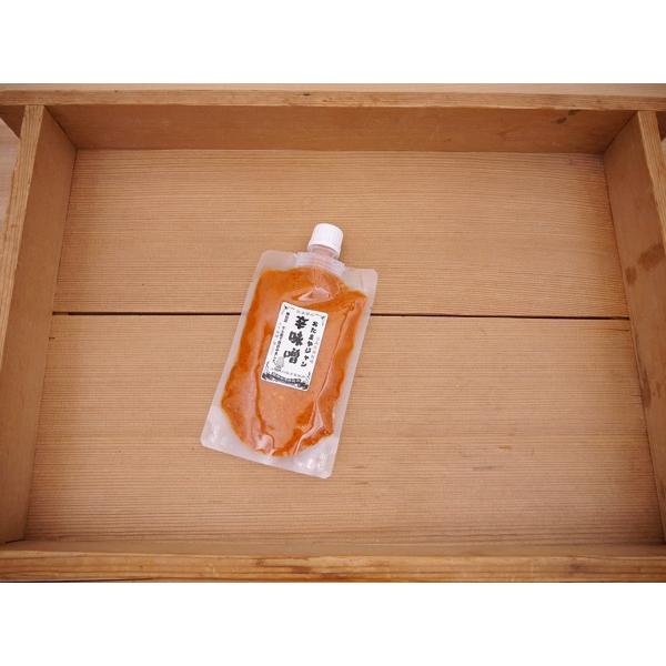 おたまやの本格醸造辛味噌が登場しました。その名もおたまやジャン（醤）５つの素材だけで出来た辛味噌で『秘伝豆（青豆）・米麹・そら豆・唐辛子・食塩』となります。こだわりの製法と独自の処方で出来た製品です。食材などを後から足せることから、お店の特...