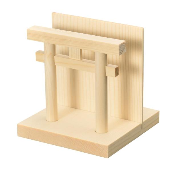 【商品概要】神社でいただいた神札を飾るための御札立てです。大きな神棚を飾れないご家庭でも、神様をたてまつりお祈りすることができます。コンパクトなサイズのお札立てのため、お手持ちの神具セットを選ばずにご使用できます。リビングやマンションなど場...