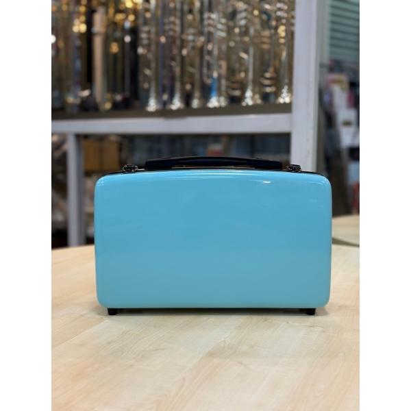 ショルダー、手提げとそれぞれのスタイルで楽器をスマートに、楽しく持ち運べる楽器ケースです。●リュック&amp;ショルダーストラップ付●重さ：約1.3ｋｇハードケースごと収納可能。付属のクッション材を調節することでほとんどのメーカーが収納可能...