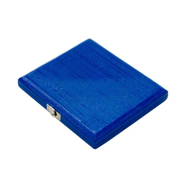 外装表面の素材には日本製の「うるし紙」を使用しております。（うるしのかぶれ等はございませんのでご安心ください）※【ブラック】につきまして、うるし紙の特徴でもあります紙の凹凸エンボス加工により本体と紙の間に空気が混入されておりますが、製品に問...