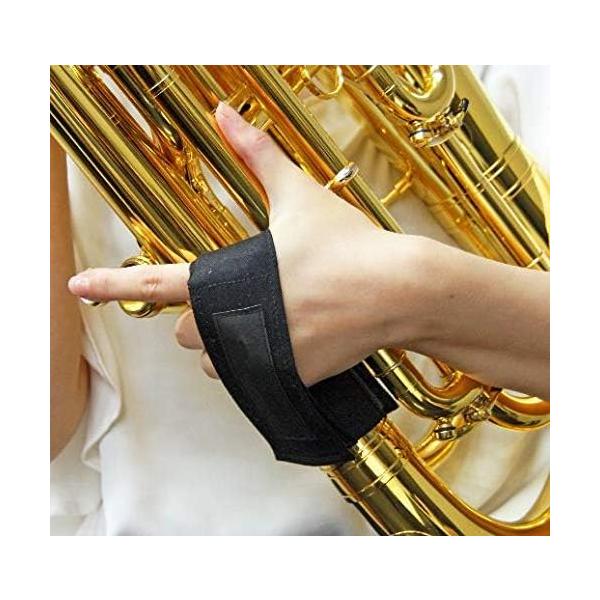 楽器を構えた時の左手の負担を軽減させる新しいタイプのストラップが商品化されました。楽器の支柱を利用して左手を支えるシステムになっており、支柱の位置によって2つのタイプに分かれております。左手がストラップにかかる為、楽器の腐食を防ぐ効果もあり...