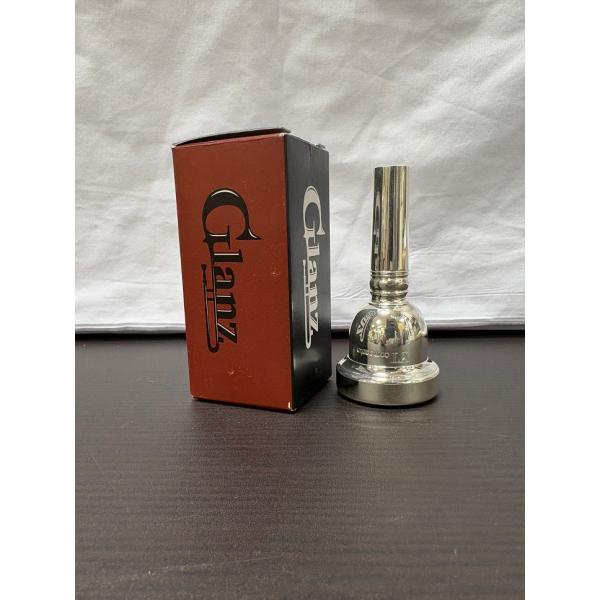 トロンボーン専門工房 Glanz Tromboneとソロトロンボーン奏者 玉木優氏の共同開発による新たなラインナップが登場！レスポンスの良さと濃厚な響きを兼ね備え、奏者がストレス無く、意のままに音を奏でることが出来るマウスピースを目指して開...