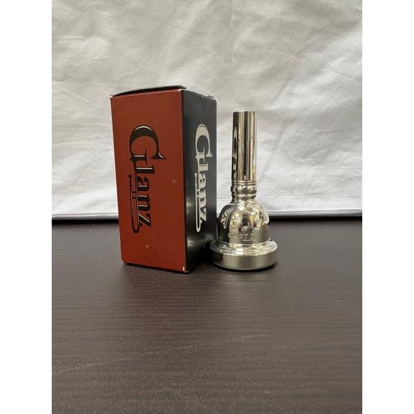 トロンボーン専門工房 Glanz Tromboneとソロトロンボーン奏者 玉木優氏の共同開発による新たなラインナップが登場！レスポンスの良さと濃厚な響きを兼ね備え、奏者がストレス無く、意のままに音を奏でることが出来るマウスピースを目指して開...