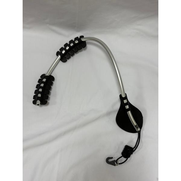 hooki(ホーキ)は人間工学に基づいた革新的なショルダータイプのサクソフォンストラップです。サクソフォン奏者が長いこと悩まされた首の痛みや肩こり。hookiは頚椎を楽器の重みから解放し、より自由に息を吸うことができます。自由自在な動きに、...