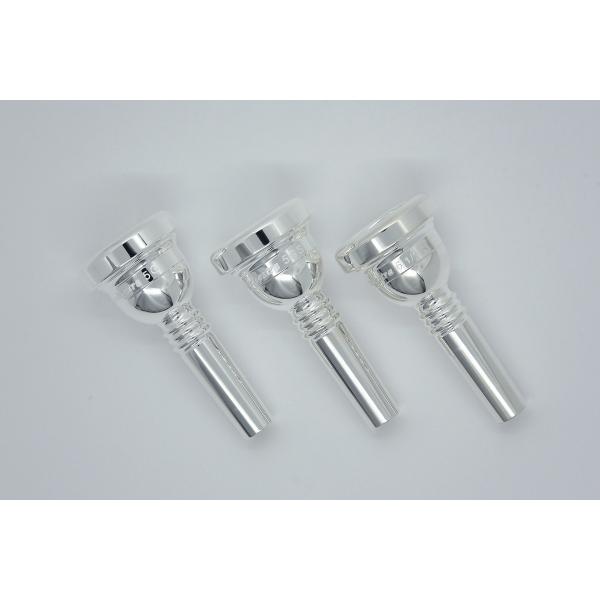 ドイツの老舗マウスピースメーカーJK社(Josef Klier)とグローバル技術陣とのコラボレーションにより完成したマウスピース「エリートシリーズ」。良質の真鍮を一つずつ丁寧に加工し、高性能なマシーンで経験豊富なマイスターによって製作される...