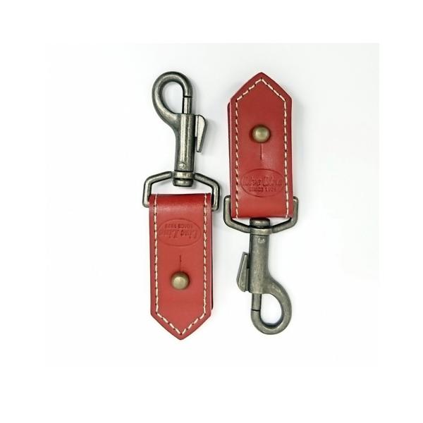 このストラップ変換コネクターを使えば、お気に入りのギターストラップがギグバッグやカバンなどのショルダーストラップへ早変わり！ ギターストラップのエンドピン穴に変換コネクターの突起部分を通し、上から革ベロを留めるだけ。 ショルダーストラップと...