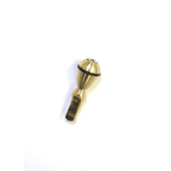 アメリカ・カリフォルニアのサクソフォンメーカー“オーチャーズ”より発売された「バルーンソナースクリュー」です。サクソフォンのライヤーホルダー（譜立て）装着部に差し込み、譜立て止めネジで止めるだけで、響きの伝達効率が高まり、音質が向上。吹奏時...