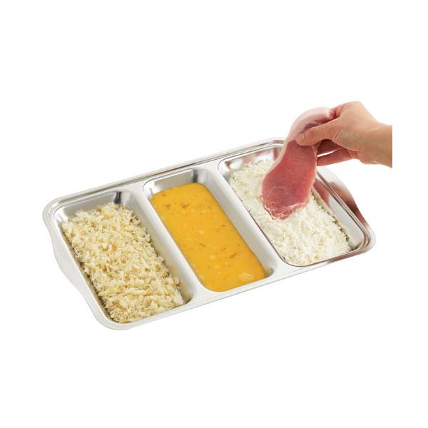 【送料無料】バットが3つ繋がっているから、揚げ物の下ごしらえがコレ一つでOK。隙間が無いから、周囲を汚しにくく、トレイ部分の角が丸いので洗いやすい。一度にサッと洗い流せるので、後片付けもラクラク。オードブルや焼き肉等の盛り付けにも便利です。...