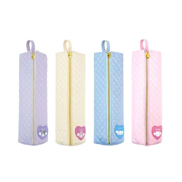 使用後にすぐに収納OK！ガバッと開くので、使用中の置き場にも困らないヘアアイロンケース。吊り下げループ付きで、裏側にはポケットがあり、かさばるコードもまとめられます。本体サイズ：約W120×H360×D60mm(ループ含まず)