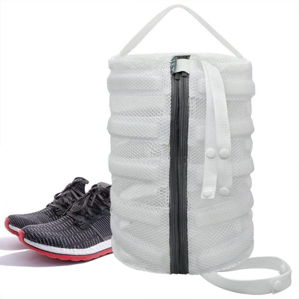 【商品名】　J.K.T 洗濯ネット 靴ピカ ネット 洗濯用 ダブルポケット 円筒型 直径23×縦37cm 強いメッシュ ランドリーネット 洗濯機 ドラム 【商品説明】　・【J.K.T洗濯ネット】は、洗濯物の絡まりや損傷を防ぎ、衣類の摩擦を減...