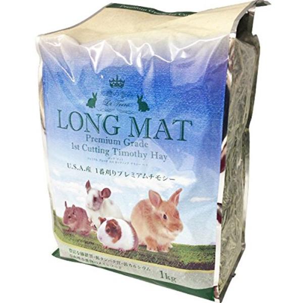 【商品名】　コジマ（PB） 大地の恵み ロングマット 1番刈りプレミアムチモシー 1kg 【商品説明】　 【サイズ】　高さ : 24.90 cm　横幅 : 25.50 cm　奥行 : 32.29 cm　重量 : 1.41 kg　※梱包時のサ...