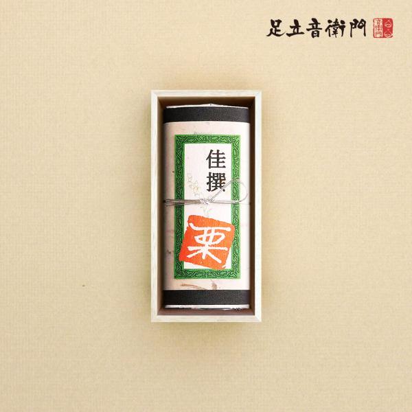 断面いっぱいに栗が顔を出すケーキ栗のテリーヌと同じく、栗はヨーロッパ産、チリ産、国産の３種類の使用。ケーキ1本に栗の量も４００グラム超と、重量感もたっぷり。こだわりの素材で仕立てたパウンドケーキに、それぞれの栗の個性が加わって、豊かな味わい...