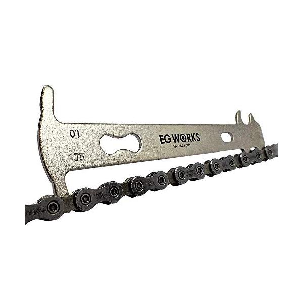 ・  EG-CC-R1-02・6速から12速までのチェーンに幅広く対応する高精度なチェーンチェッカー。・サッと挿すだけで簡単にチェーンの伸びが測定可能。・素材に炭素鋼を用い、さらに高品質な光沢クロメート処理を施した高耐久仕様。・精度済み工場...