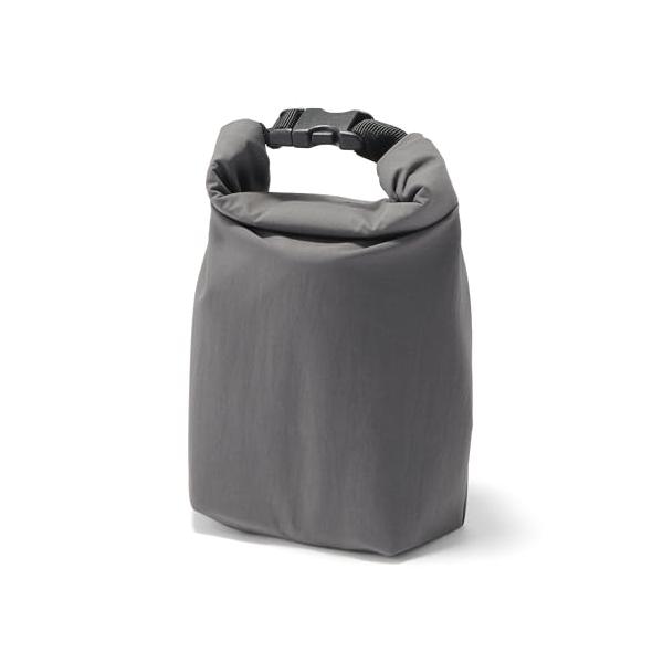 カジュアルグレー/小/84843068・Color:グレーSize:小・パッケージ個数:1・中に入れるものによって、高さが変えられるロールトップタイプのランチバッグです。スープジャーやランチカプセルのような縦長の容器が入れやすいスリムタイプ...