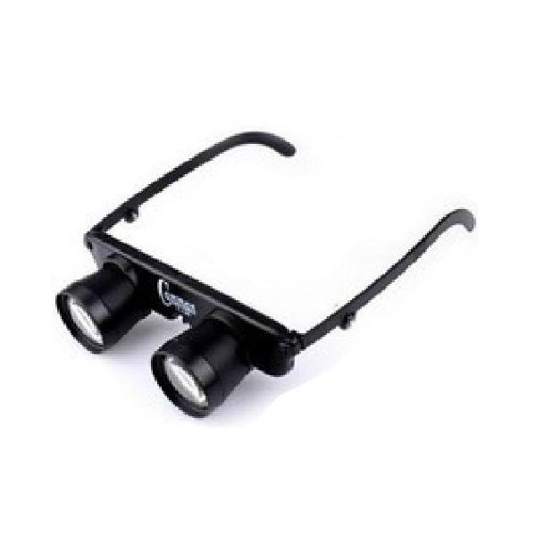 両手が自由になるメガネ型双眼鏡（倍率1〜3倍）・   製品サイズ：幅14.5cm x 高さ4.5cm・   重量：41g・   「遠視」「普通」「近視」の切替可能・   ペットボトルホルダーカラビナ、首ひも、NDHCiオリジナル収納袋付