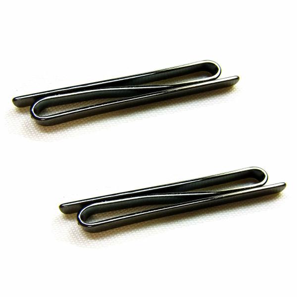 ●衿元がはだけないように長襦袢の衿に止めてご使用頂く衿止めです。S型になっている衿止めの先端を下前・表の衿の縫い目と上前・裏の縫い目の間に差込ます。●【品質】ステンレス●【サイズ】長さ：約5センチ●対象: メンズ衿止めをご使用頂き衿元を固定...