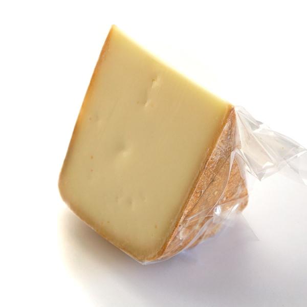 この商品の 発送は「水曜・金曜」になります。特にお急ぎの場合は「備考欄に記載」又は店舗まで直接ご連絡ください。　TEL:0120-015-939ピレネー山脈の渓谷（オッソー）および高原（イラティ）で放牧された羊の乳から作られたセミハードチー...