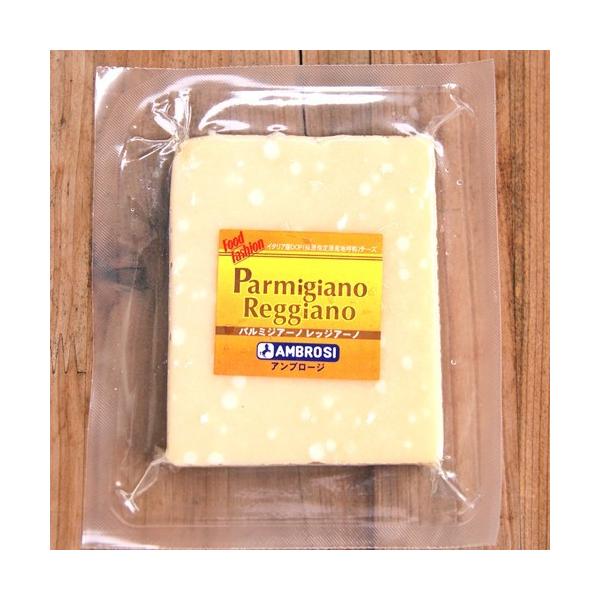 この商品の 発送は「水曜・金曜」になります。特にお急ぎの場合は「備考欄に記載」又は店舗まで直接ご連絡ください。　TEL:0120-015-939「イタリアチーズの王様」とも言われます。北イタリアの特定地域でしか生産できない、 伝統的な製法で...