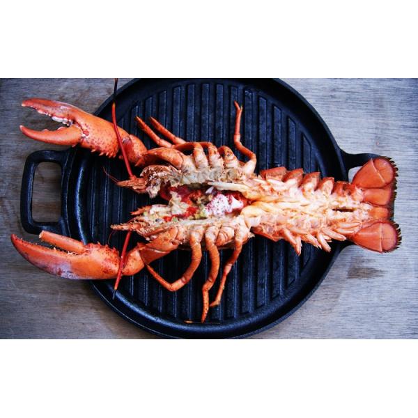 カナダ現地で水揚げされてすぐのベストな状態のオマールだけを厳選し、フレッシュなままハイプレッシャー「高圧殺菌処理方式」加工され急速冷凍されます。高圧処理することにより身がしっかりと詰まった状態で加熱しても殻からの身離れが良いのが特徴です。商...