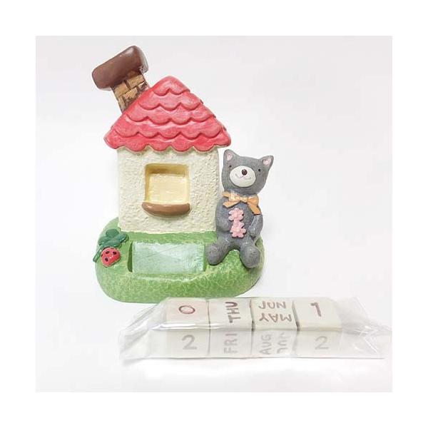 癒し系猫の便利な万年カレンダーです。[本体サイズ] 82×70×95(月サイコロ込み100)mm[素材] ポリレジン