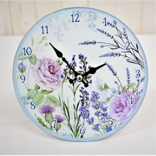 ローズとラベンダーのイラストが素敵な時計です。置き型と壁掛け型、どちらでもご利用いただけます。これがあるだけで、お部屋がおしゃれな雰囲気になりますね。サイズ：直径17cm素材：ガラス単3電池1本使用（別売）