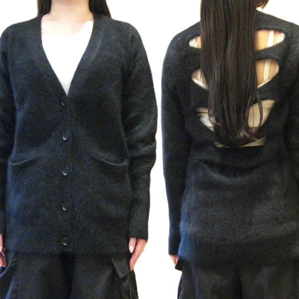 背中が大胆に開いたカーディガンの入荷です。型番 00SFNL 0BAUE品名 M-DEN素材 70%アンゴララビット 30%ナイロンカラー　ブラックタグ付きサイズ詳細 着丈/肩幅/胸囲/袖丈XSサイズ 70cm/52cm/98cm/50cm...