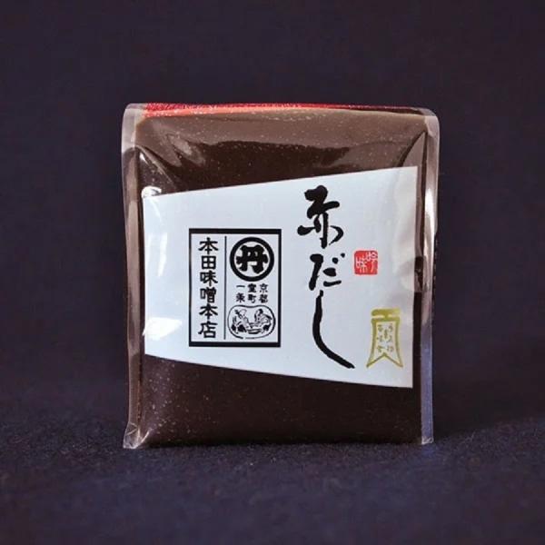 京味噌独特のきめの細かい、やや甘口の赤だしです。渋みを抑えた深みのある味とコクを魚貝類や旬の食材のお味噌汁に。調味料を合わせて、『田楽料理』などにもお使いいただけます。【内容量】500ｇ〜10ｋｇ【お味の目安】中口【タイプ】漉し味噌【アレル...