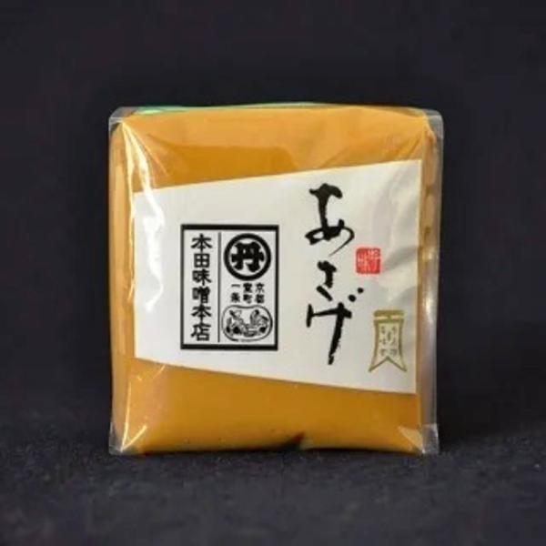 クセが無く、かるい香と風味が自慢のお味噌です。具材を選ばず、何にでも合うので毎日のお味噌汁に最適です。【内容量】500ｇ~10kg【お味の目安】中口【タイプ】漉し味噌【アレルギー特定原料】大豆【原材料】大豆、米、食塩/酒精消費期限3か月以上...