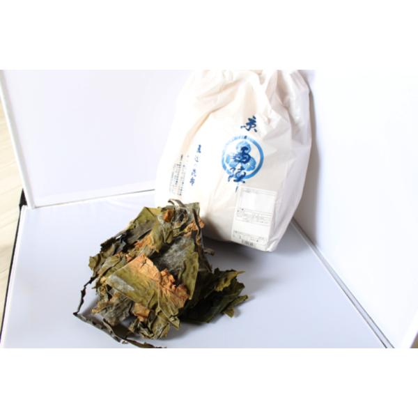 らうす昆布の切り落とし。見た目は悪いですが、それでも高級ならうす昆布の端っこです！普段使いのだし昆布にご利用くださいませ。※切り落としのため、細かい部分、色の悪い部分が入っていることがあります。ご了承いただけるお客様のみご購入いただきますよ...