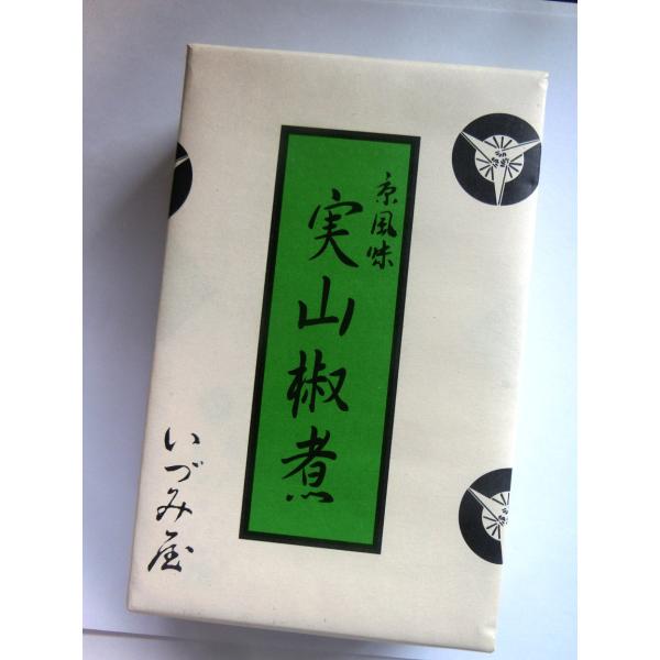 いづみ屋の「 京風味 山椒ちりめん」は、創業以来の煮汁に秘伝の醤油を足す製法で、時代に流されぬこだわりの味。甘くなく辛くなく、硬くなくべとつかず、さらっとした食感の山椒ちりめんです。丹精込め、炊き上げました。あたたかい御飯やお茶漬けに、いか...