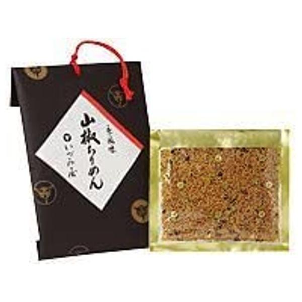 いづみ屋の「 京風味 山椒ちりめん」は、創業以来の煮汁に秘伝の醤油を足す製法で、時代に流されぬこだわりの味。甘くなく辛くなく、硬くなくべとつかず、さらっとした食感の山椒ちりめんです。丹精込め、炊き上げました。あたたかい御飯やお茶漬けに、いか...