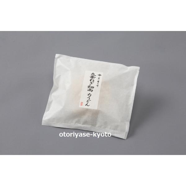 国産小麦粉を丹念にこねあげ、特殊乾燥により、生麺に近い食感を実現致しました。お湯をかけるだけの調理で、食べたいときにすぐ召し上がっていただけます。九条ねぎと餅を封入しております。商品名 九条ねぎ細雨力うどん内容量 1食　〔総重量 117.5...