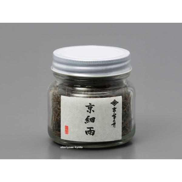 北海道産の昆布を山椒の実、醤油、食塩で味付けしました。お茶漬け、刻み漬け、切り漬け、ふりかけ、おにぎりの具、昆布茶などアイデア次第で色々お使いいただけます。商品名 京細雨内容量 100g賞味期限 常温で180日原材料名 醤油（大豆・小麦を含...