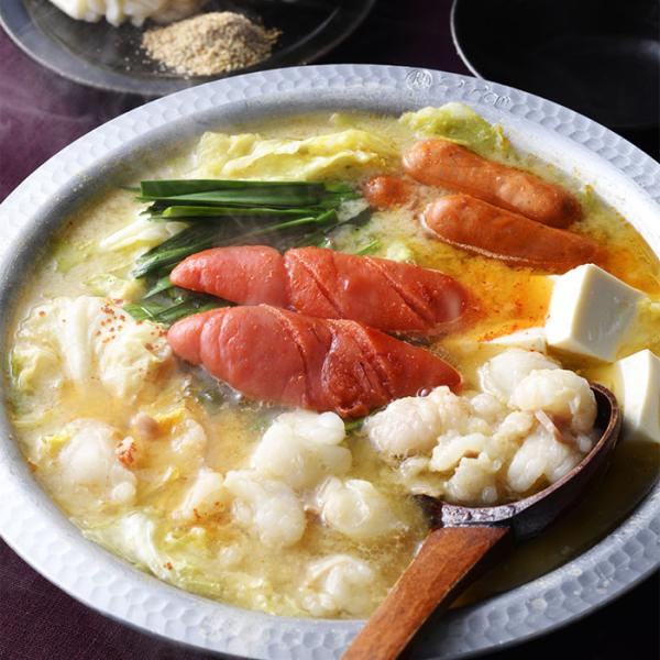 プリッとしてきれいな旨みが印象的な九州産黒毛和牛モツ。その甘みがじわりと潜む味噌スープに、北海道産明太子を溶いていただくのだが、これがグッと複雑味を与え、ことのほかおいしい。自家製バター唐辛子で香りと辛みを加えたり、魚粉をかけて食すモチモチ...