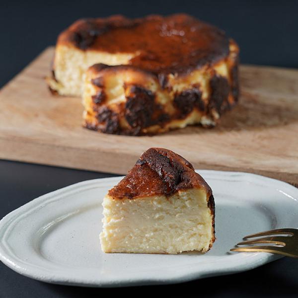 美味しい季節のフルーツと、原材料のこだわりがコンセプトのスイーツ専門店「shirokane sweets TOKYO」が作るバスクチーズケーキ。19世紀後半、ヨーロッパ中の王侯貴族が訪れる高級避暑地として人気になり、「ビスケー湾の真珠」、「...